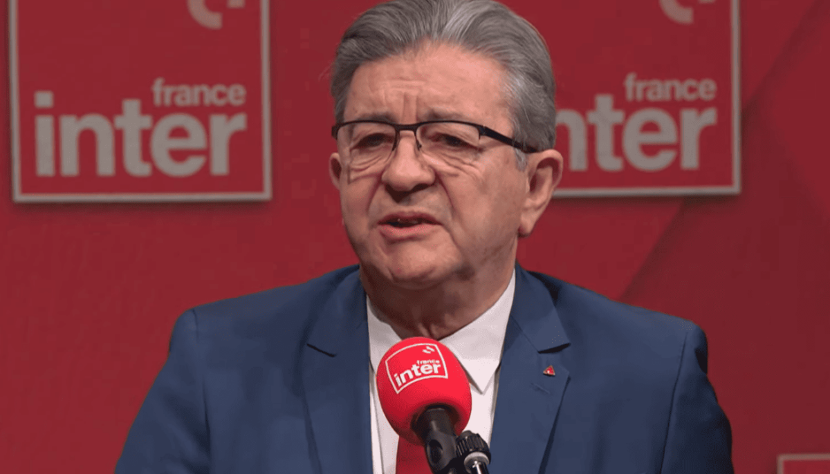 Affiche controversée de LFI sur Cyril Hanouna : Mélenchon dénonce